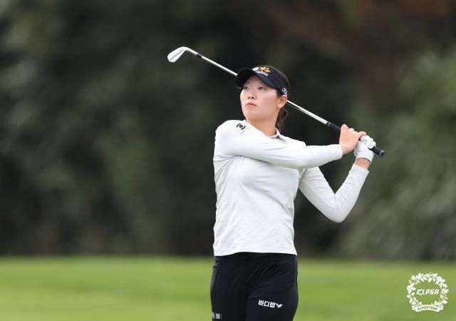 박주영·방신실, KLPGA iM금융오픈 3라운드 공동 선두...최종 라운드 격돌 예고 : zum 뉴스