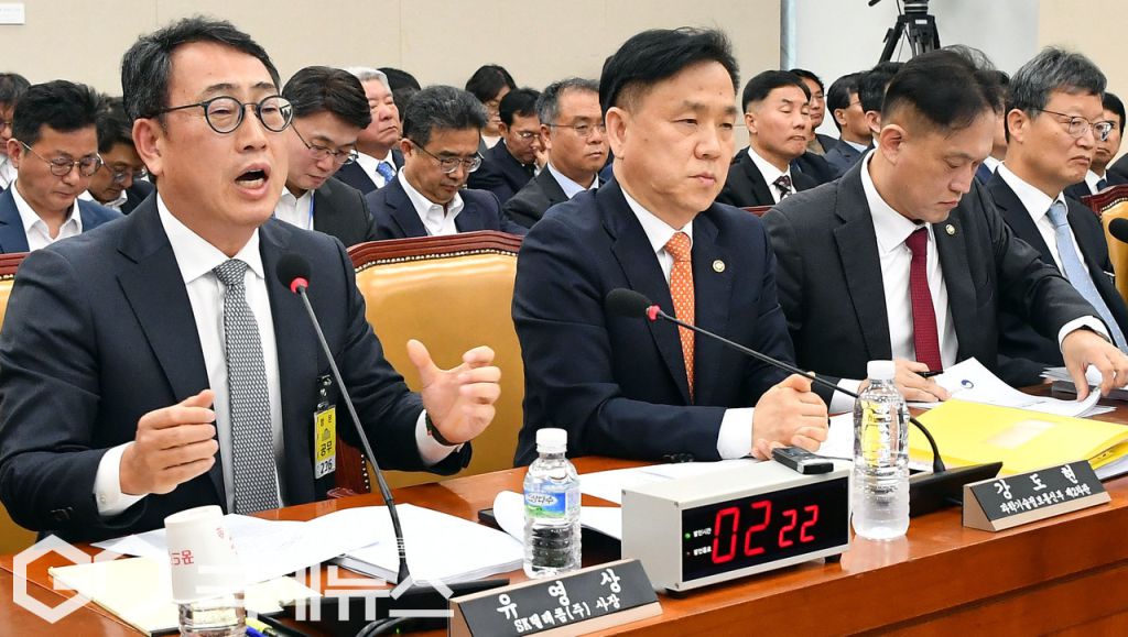 유심 해킹 관련 질의 답하는 유영상 SKT 사장 : ZUM 뉴스