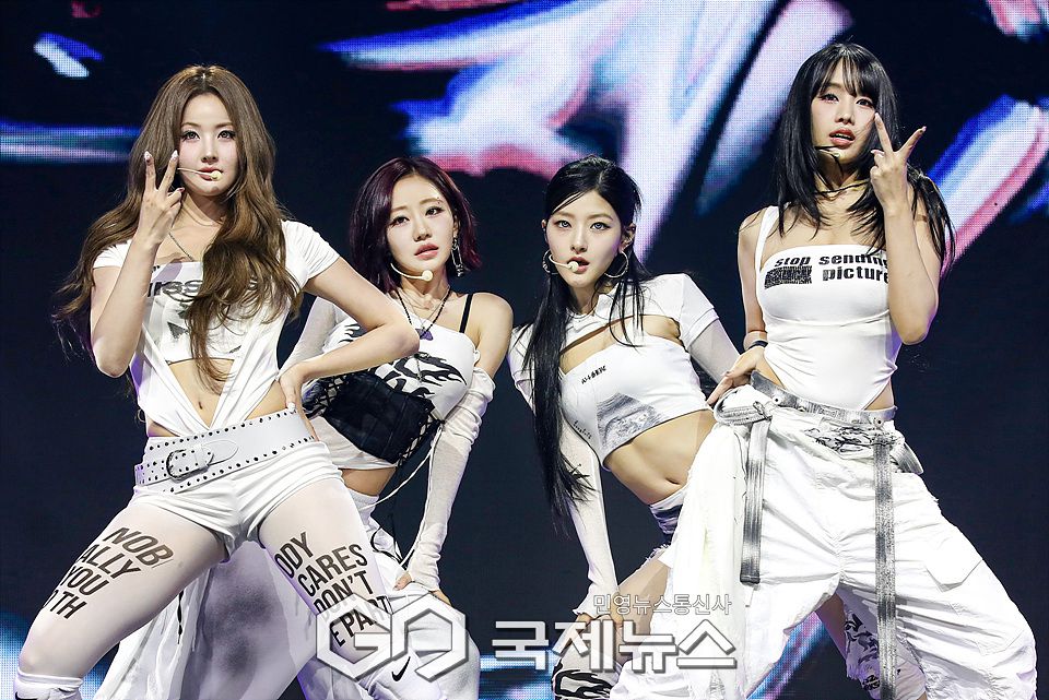 [GJ포토+] KISS OF LIFE(키스오브라이프), '립스 힙스 키스 사랑해 주세요♥' : zum 뉴스