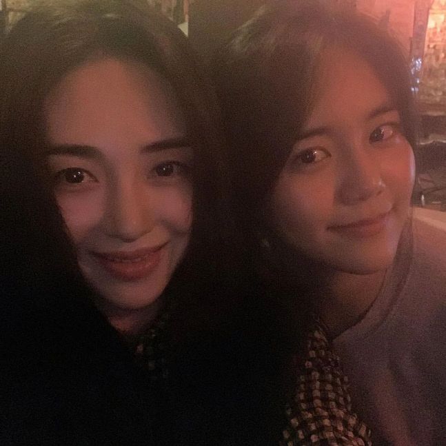 AOA 출신 권민아, 혜정도 왕따 방관자라더니…찰싹 붙어 애칭까지 부르네[★SNS] : ZUM 뉴스