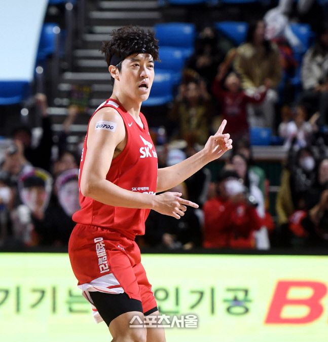 허일영 위닝샷 SK KGC 꺾고 3연승, KCC는 삼성 제압 : ZUM 뉴스