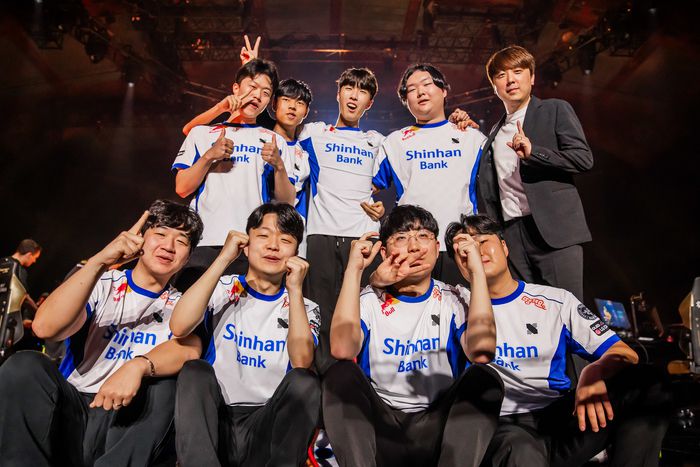 대역전 펼친 DRX, 中 BLG에 2-0 완승…20일 북미 EG와 격돌 : zum 뉴스