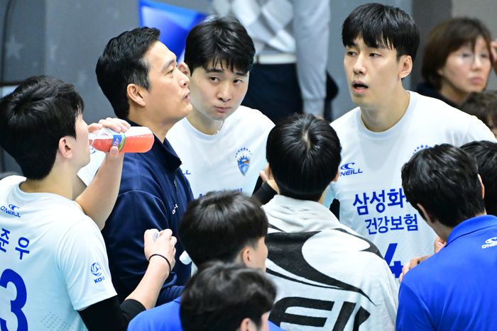 삼성화재, KB손해보험 꺾고 4연승 질주+2위 등극…여자부는 IBK기업은행, 페퍼저축은행 제압하고 2연승(종합) : zum 뉴스