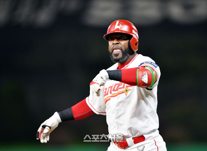 “에레디아 오는 6월3일 복귀 예정” 이숭용 감독도 ‘함박웃음’…마침내 ‘완전체 라인업’ 갖추는 SSG [SS문학in] : zum 뉴스