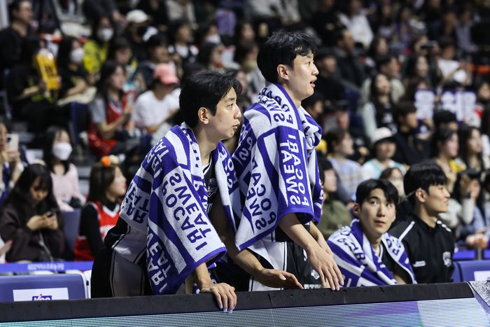 ‘총액 8억’ KCC 허훈 영입→허웅·이승현·최준용·송교창까지, ‘교통정리+샐러리캡’ 어떻게 되나 [SS시선집중] : zum 뉴스