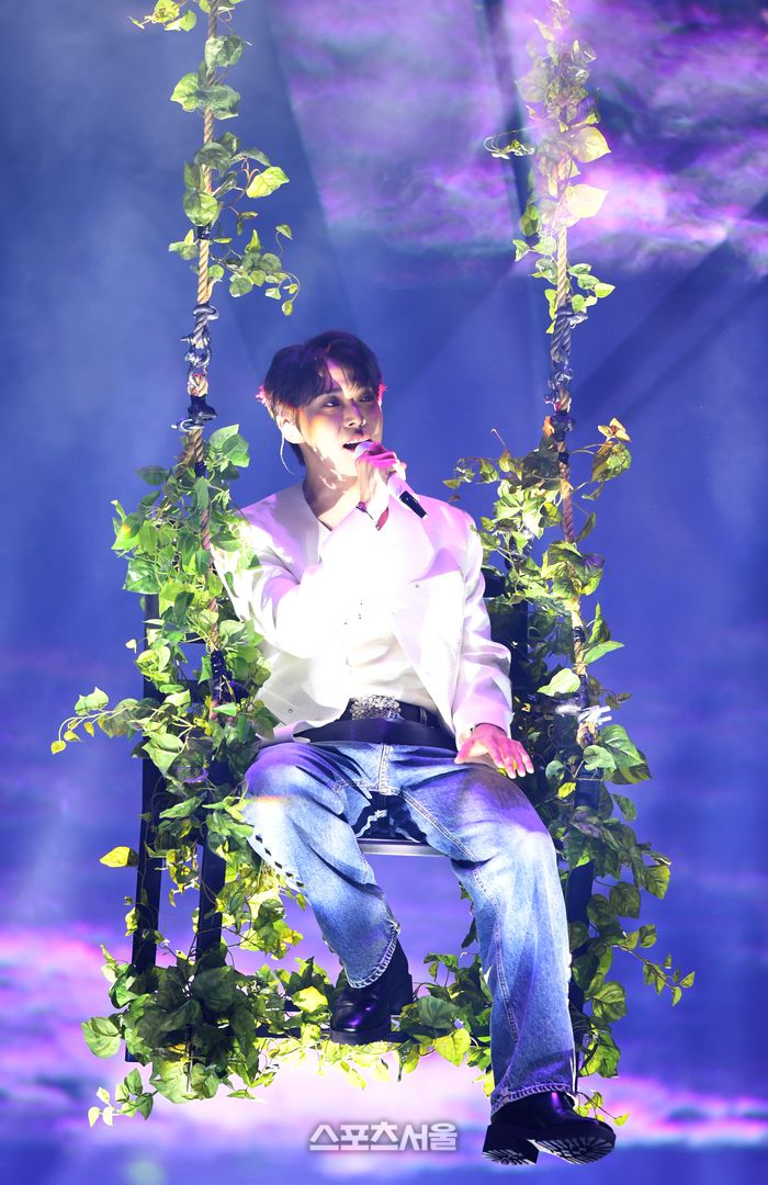 [포토] NCT 도영 ‘낭만적인 등장’ : zum 뉴스