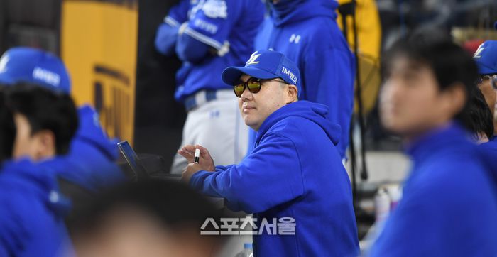 넘지 못한 ‘마지막 고비’ 박진만 감독 “선수들 칭찬받아 마땅”…향후 구상은 “일단 좀 쉬고” [PO5 패장] : zum 뉴스