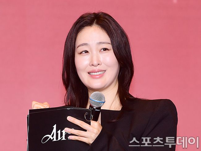 [ST포토] 신아영, 예지 쇼케이스 MC : ZUM 뉴스