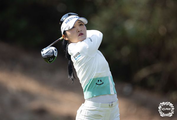 이예원, KLPGA 국내 개막전 2R 홍정민·정지효와 공동 선두 : ZUM 뉴스