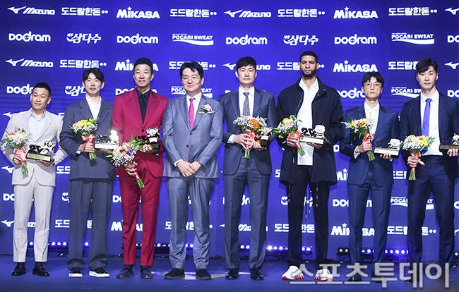 [ST포토] 'KOVO 20주년 남자 베스트7' : ZUM 뉴스