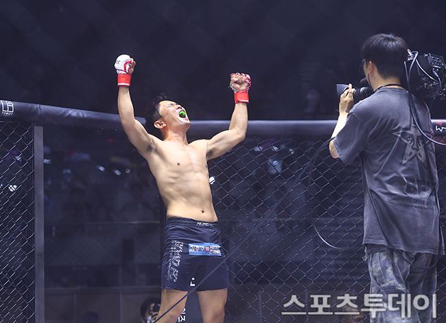 개그맨 윤형빈, 유튜버 밴쯔에 1R TKO 승리…박시원은 커리어 첫 패배 : zum 뉴스