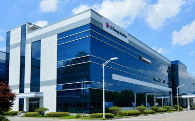 LG에너지솔루션, 업계 최초 ‘RE100·EV100’ 동시 가입…친환경 의지 : ZUM 뉴스