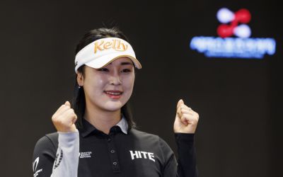 ‘LPGA 진출’ 윤이나 “우선은 신인왕, 언젠가는 세계 1위도” : ZUM 뉴스