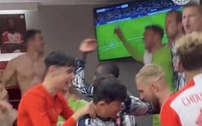 '이적설? 나폴리행?' 김민재, UCL 4강 진출에 행복사...라이머 '퍽퍽' 때리며 기쁨 표출 : ZUM 뉴스