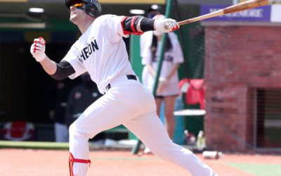 [인천 게임노트] ‘로맥 2타점+폰트 첫 승’ SSG, KIA 꺾고 위닝시리즈 : ZUM 뉴스