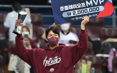 '준PO MVP' 안우진의 겸손, "운좋게 등판한 날 다 이겨서" : ZUM 뉴스