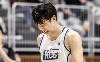 '피부가 쓸리도록 맹활약' 허웅, KCC 5할 승률 이끈 '헌신' : ZUM 뉴스