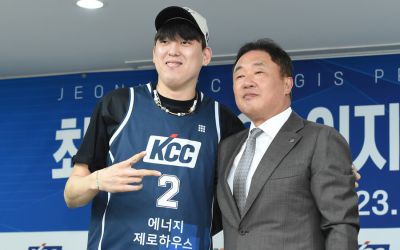 FA 내줬던 SK-KGC-KT-가스공사, 보상 선수 대신 현금 선택 : ZUM 뉴스