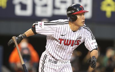 "서건창 내가 잘 아니까" 염경엽 감독도 못 살렸다…역대 유일 201안타 MVP, FA 3수하고 방출 : ZUM 뉴스