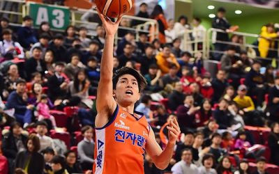 전자랜드 "'음란행위' 정병국, KBL 명예 실추 책임…은퇴 결정" : ZUM 뉴스