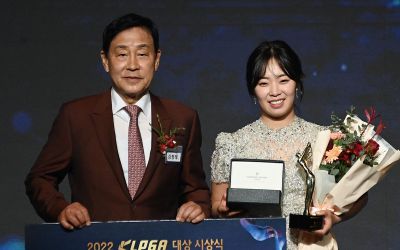김수지 '2022 KLPGA 시상식 대상의 주인공'[포토] : ZUM 뉴스