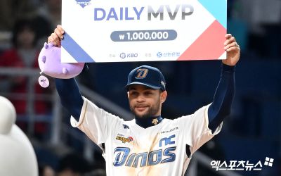 마틴 '준PO3차전 데일리 MVP'[포토] : ZUM 뉴스