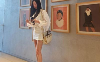 '46세' 김사랑, 173cm 돋보이는 각선미…마네킹 비율 끝판왕 : ZUM 뉴스