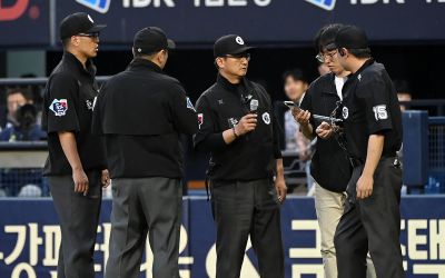 로봇심판이 또 멈췄다...SSG-삼성전 ABS, 1회말 2사서 미작동→3회초 운영 재개 [대구 라이브] : ZUM 뉴스