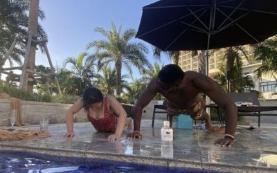 "새 남친?" 48kg 박나래, 수영복 입고 외국인 남성과 푸쉬업 : ZUM 뉴스