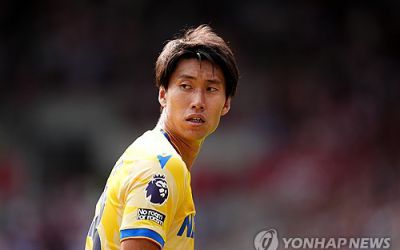 日 축구에 또 속았다! '주급 2억' MF, 알고 보니 먹튀?…EPL 입성 후 '공격포인트 0'→"감독과 함께 나가" 원성 쏟아져 : ZUM 뉴스