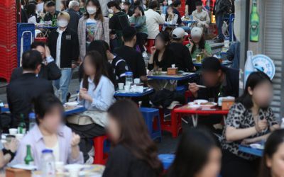 "한국의 'Hoeshik', 젊은 직장인에겐…" 외신이 '회식' 지적한 이유