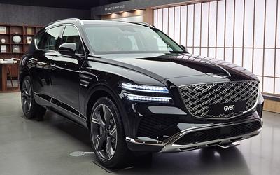 27인치 OLED 디스플레이 탑재한 신형 제네시스 GV80 : ZUM 뉴스