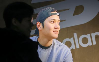 ‘50홈런-50도루’ 오타니·'홈런왕’ 저지, MLB 양대 리그 ‘만장일치’ MVP : ZUM 뉴스