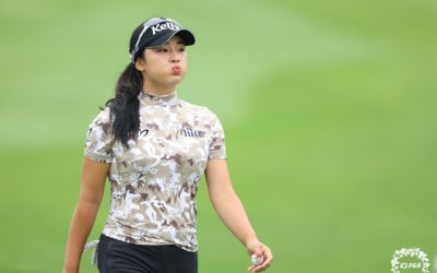만만찮은 LPGA 도전 ‘윤이나 경쟁자들’···Q시리즈 첫날 맞대결 상대는 美 대표 장타자 화이트 : ZUM 뉴스