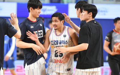 4쿼터 번뜩인 에피스톨라···KCC, 3연승 신바람 : ZUM 뉴스