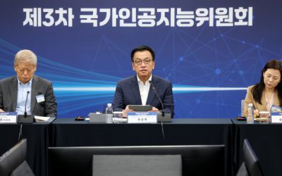 최상목 "한국형 챗 GPT 개발···3兆 AI스타트업 펀드 조성" : ZUM 뉴스