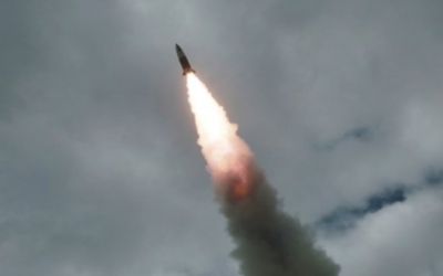 北, ICBM 추정 장거리미사일 발사…일본 EEZ 내 낙하한 듯