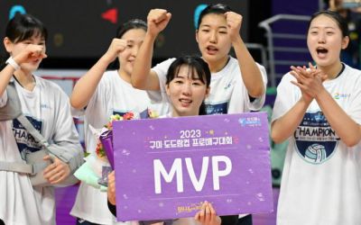 ‘3번째 MVP’ 강소휘 “버티자 했는데 우승, 선수들 자랑스러워” [KOVO컵] : ZUM 뉴스