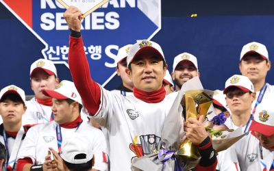 [포토]김강민, '한국시리즈 MVP' : ZUM 뉴스