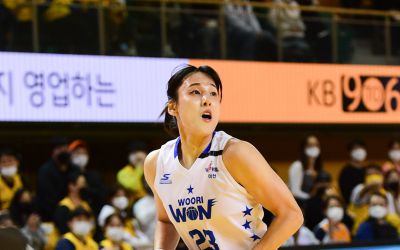 [WKBL] 김단비, 통산 5번째 트리플더블...우리은행, KB스타즈 대파 : ZUM 뉴스