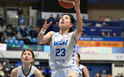 [WKBL] 김단비, '친정팀' 신한은행 상대 트리플더블...우리은행 4연승 '선두' : ZUM 뉴스