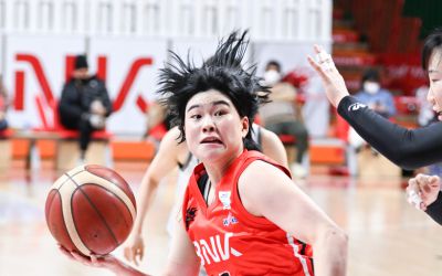 [WKBL] '이소희 끝내줬다' BNK썸, KB스타즈에 2R 패배 설욕 '단독 2위' : ZUM 뉴스