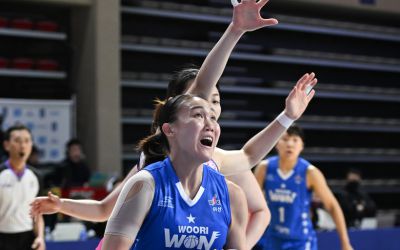 [WKBL] '김정은 4Q 폭발' 우리은행, 삼성생명 꺾고 파죽의 10연승 : ZUM 뉴스