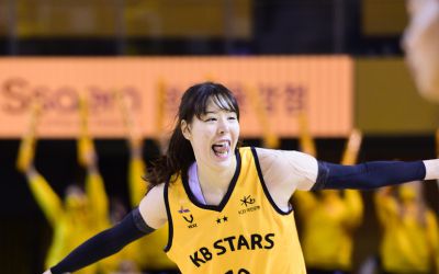 [WKBL] KB스타즈, 후반기 첫 경기서 승리...박지수 복귀후 첫 더블더블 : ZUM 뉴스