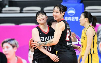 '이소희·김소니아 31점' BNK썸, KB스타즈에 역전승…박신자컵 1패 뒤 2연승 : ZUM 뉴스