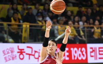 [WKBL] '강이슬 28P 13R' KB스타즈, BNK썸 꺾고 공동 4위 '점프' : ZUM 뉴스
