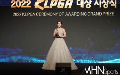 [Ms포토]박민지 '2022 KLPGA 상금왕 수상' : ZUM 뉴스