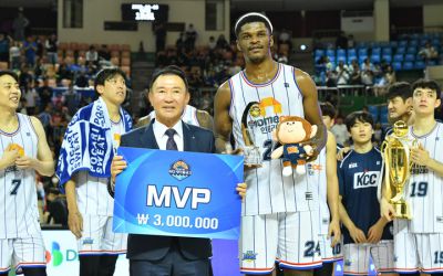 '20점차도 문제 없어' KCC, 현대모비스 꺾고 KBL 컵대회 첫 우승...MVP 존슨 : ZUM 뉴스