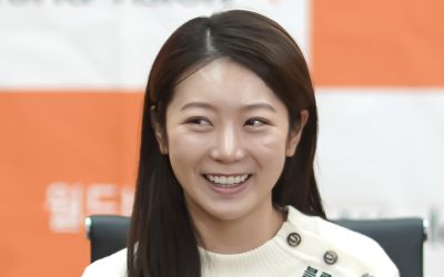 [mhn포토] 안소현, 2025년에도 기부는 진행형 : ZUM 뉴스