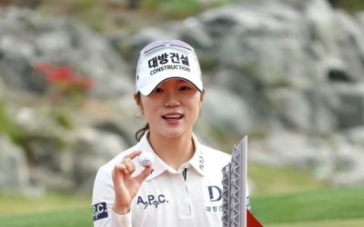 '홀로 두 자릿 수 언더파, 상금이 3억 8천만원'..3년 차 김민선7, KLPGA 신설 대회서 생애 첫 우승